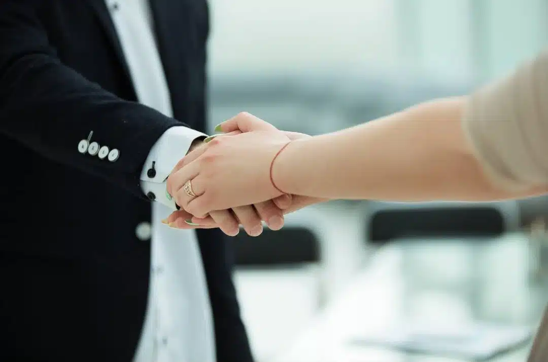 Partenaire Commercial : Définition, Contrats et Implications - Secrets ...